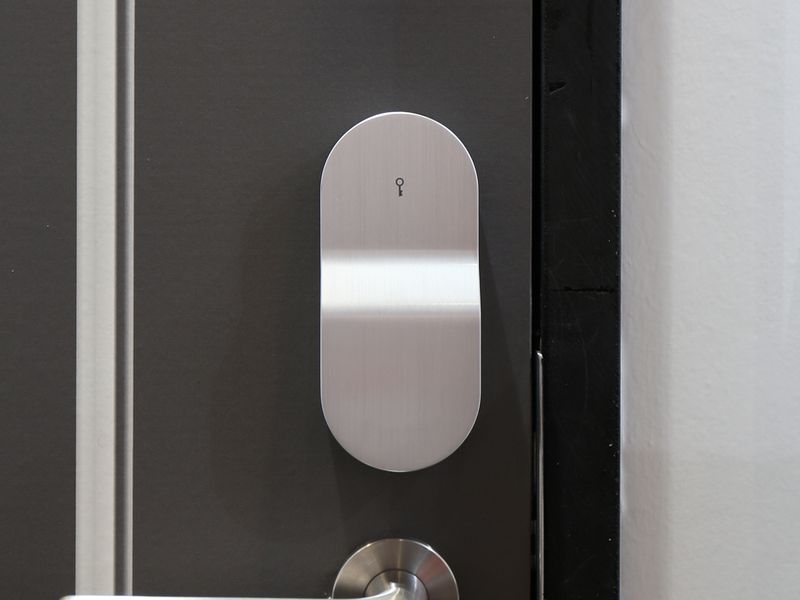 テープで貼らない新スマートロック。カードや暗証番号でも開くOPELO commons - 家電 Watch