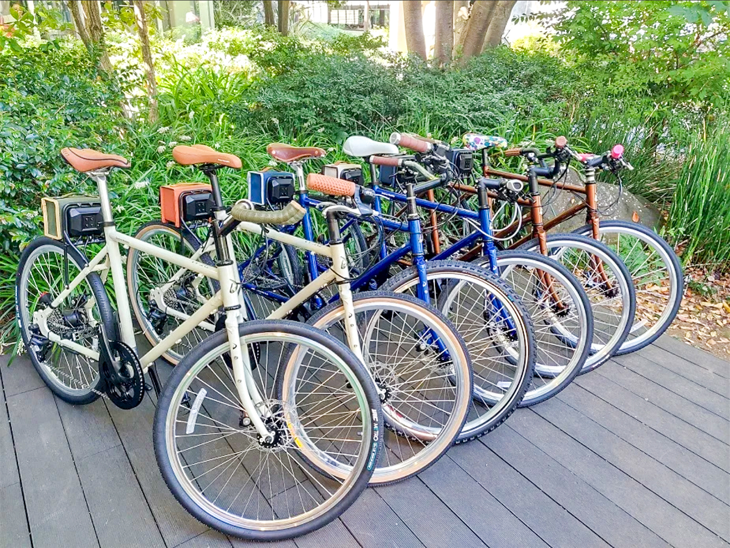 モトベロ各店舗で人気の26インチe-bikeデイトナ「DE02」 代官山でカスタム車6台を展示＆試乗 - 家電 Watch